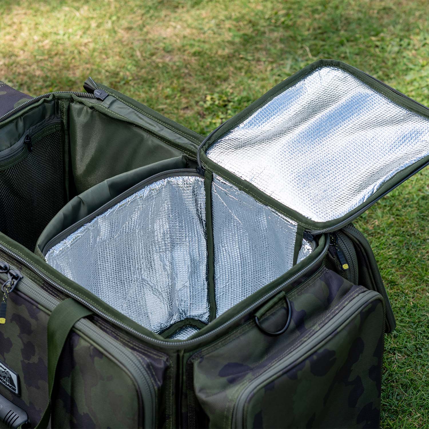 Carp Fever - Сак с хладилна чанта RidgeMonkey Ruggage Kit and Cool Bag